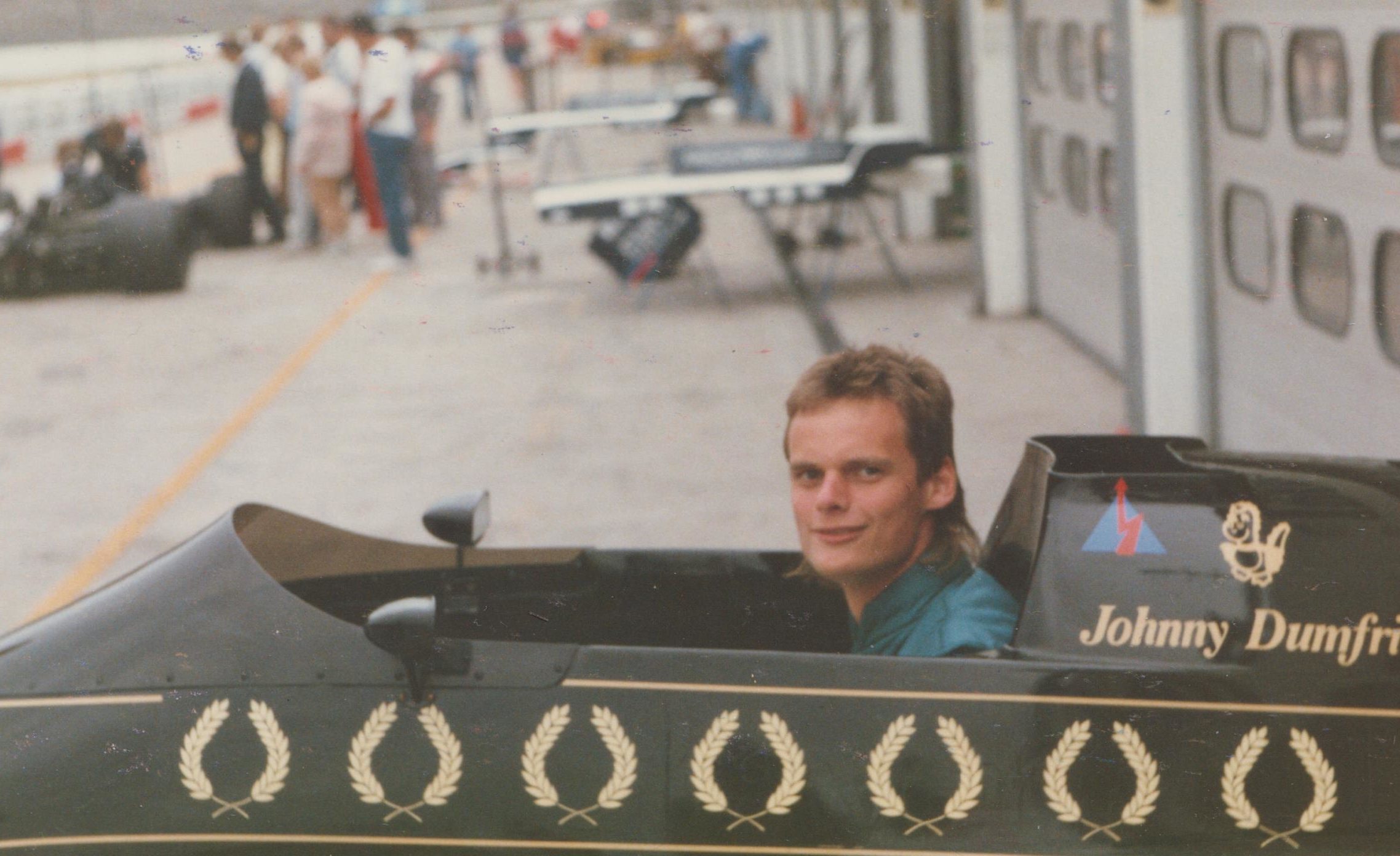 Zemřel pilot týmu JPS-Lotus-F1, Johnny Dumfries: Go, go Johnny be good ...